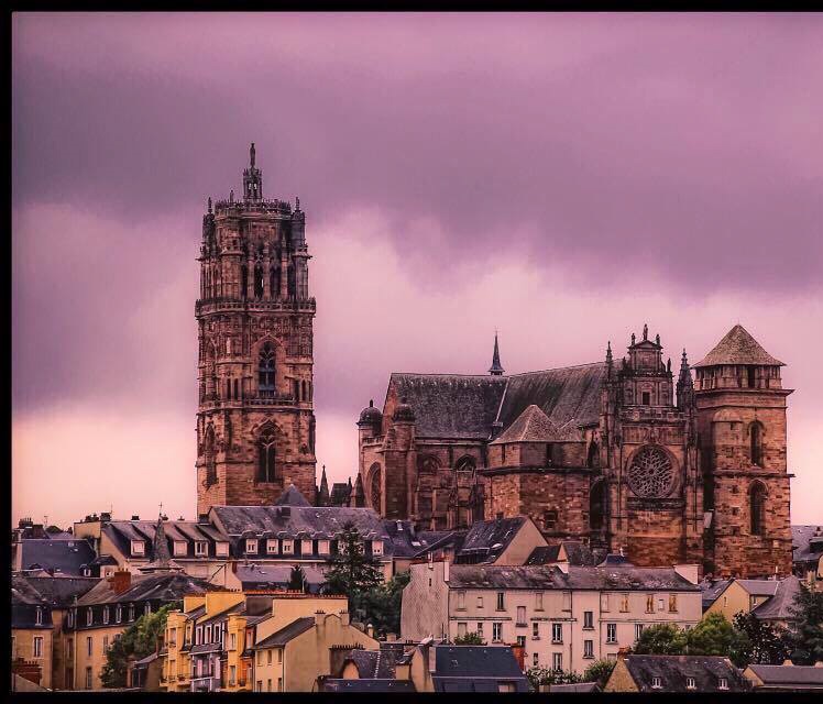 Cathedrale de Rodez au crepuscule, Aveyron - Hotel de la ferme de ...